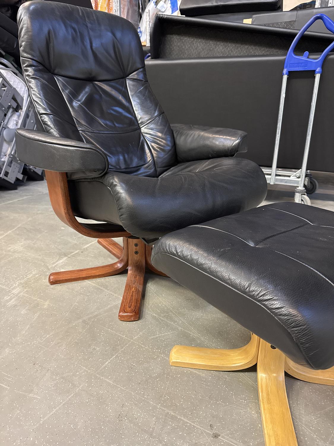 Sansit Stressless lenestol med skammel – ekte skinn